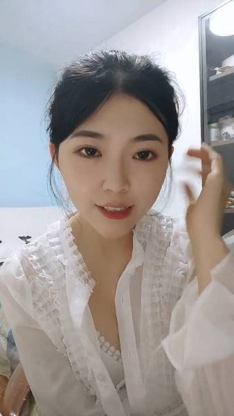【七七爱吃饭】，湖南妹子，高颜值清纯9分[2v 676m 百度盘] 老司机